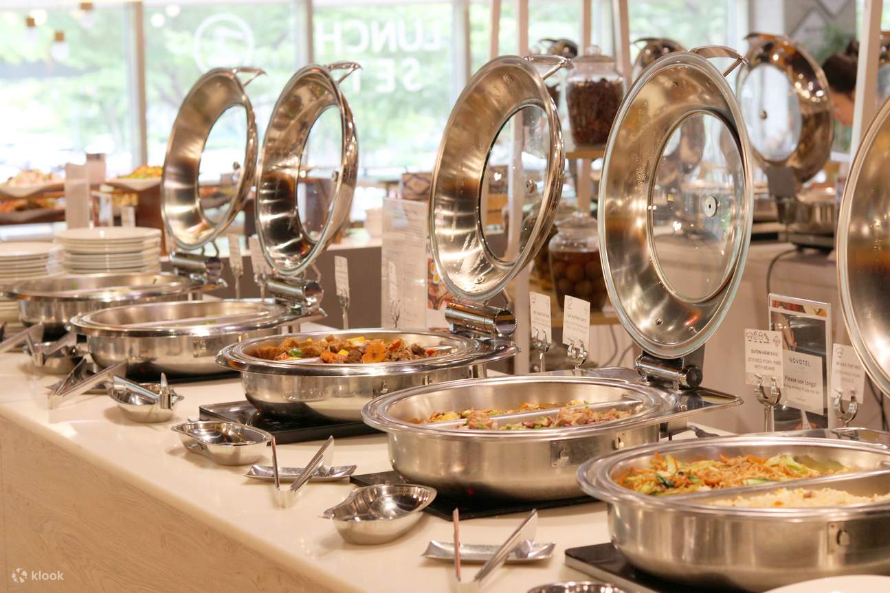 Sunday Brunch Buffet di Novotel Living Saigon South - Klook Indonesia
