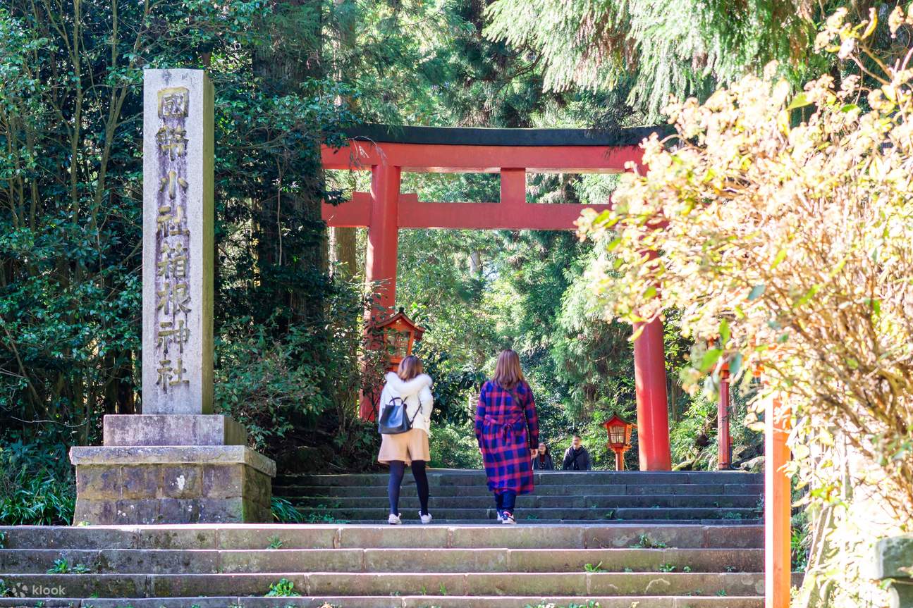 Hakone Shrine & Lake Ashi Maritime Torii & Hakone Pirate Ship ...