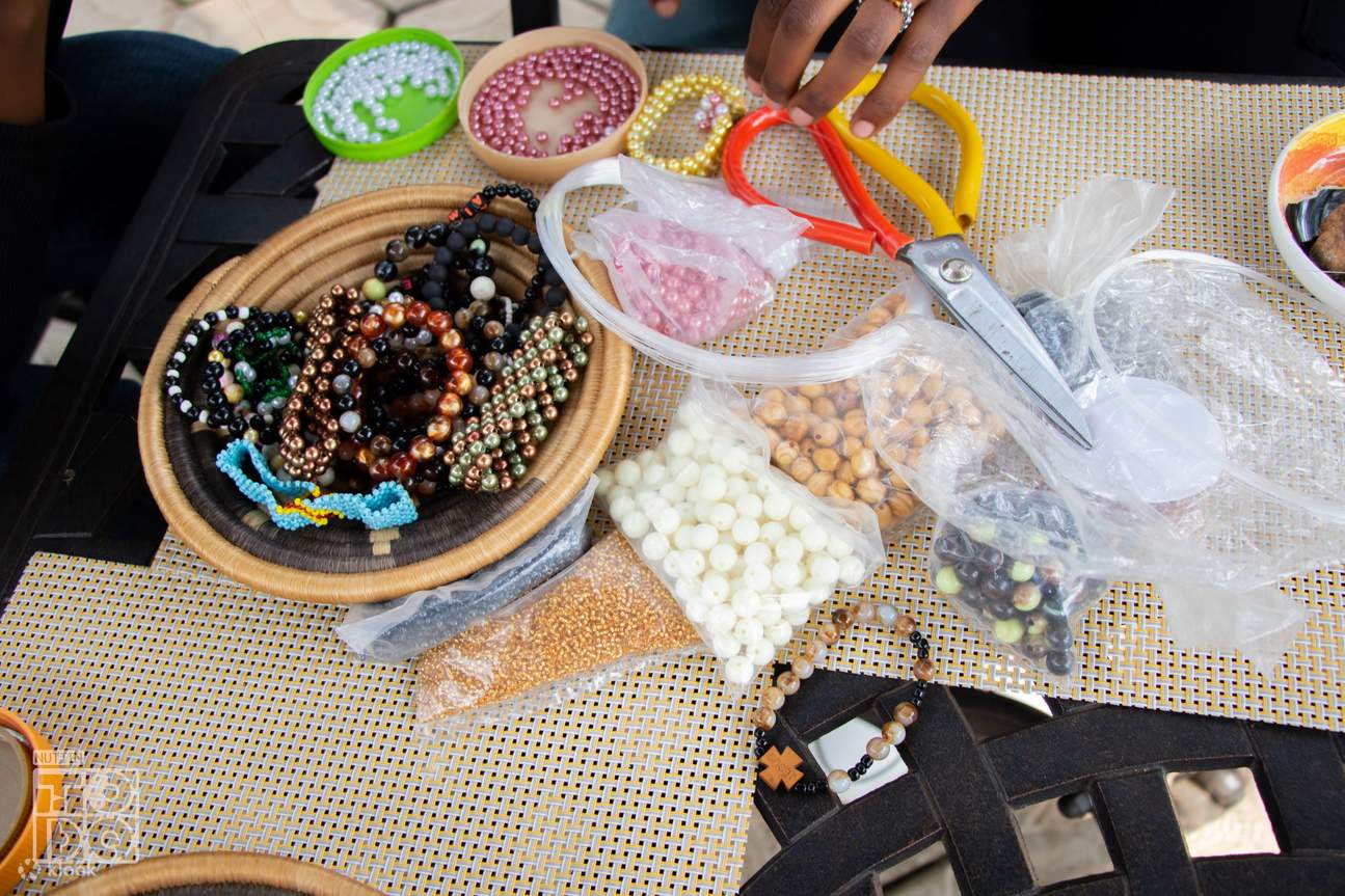 Pengalaman Membuat Manik-manik Tradisional - Klook Indonesia