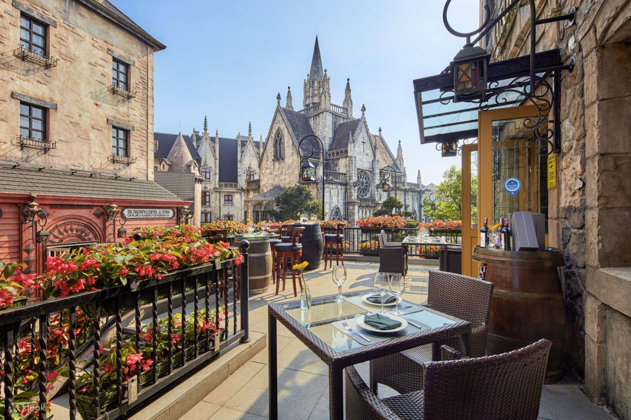 Mercure Danang French Village and Sun World Ba Na Hills Package - Klook