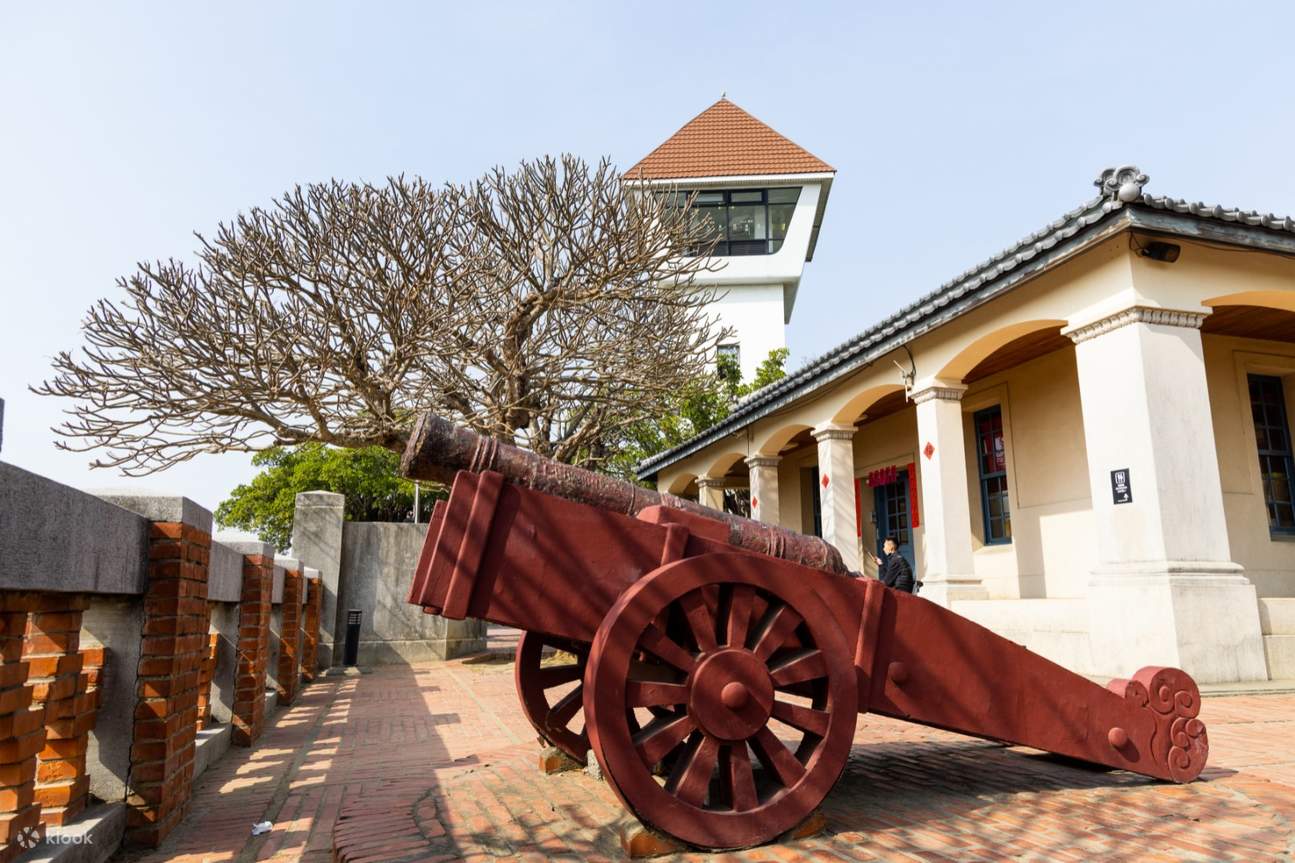 Tainan: Qigu Salt Mountain & Chikan Tower & Anping Castle Day Tour - Klook