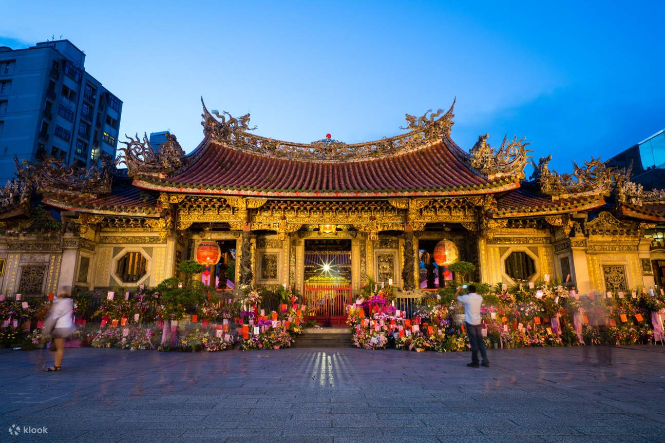 Taipei｜Night tour of famous sightseeing spots and bars in Taipei city ...
