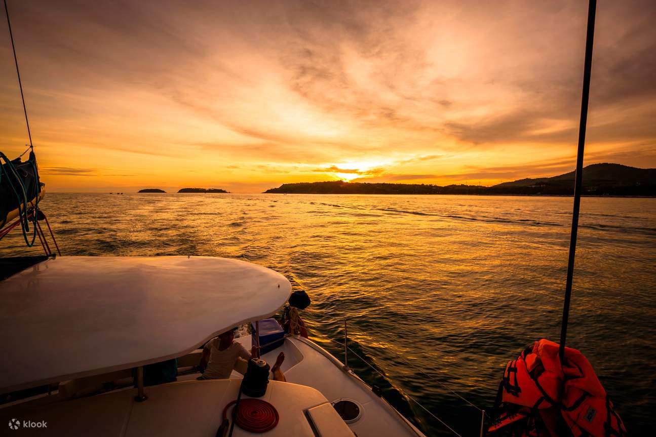 Promthep Sunset Dinner with Catamaran Yacht by Chic Chic Travel - Klook