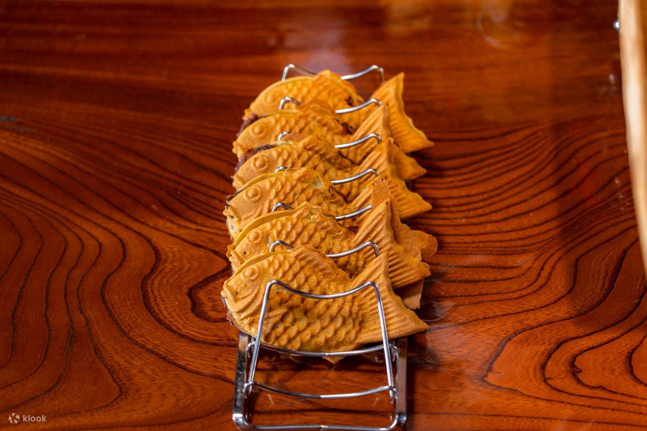 Taiyaki, the Fish-shaped Waffle Baking in Tokyo - Klook Estados Unidos