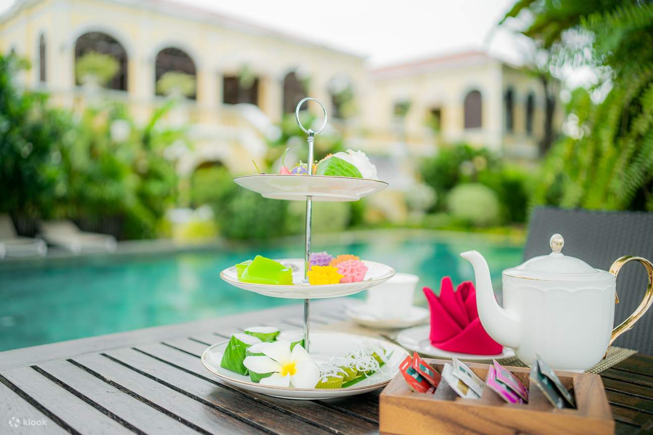 Genießen Sie einen Nachmittag voller Eleganz mit Riverside Tea im Praya ...