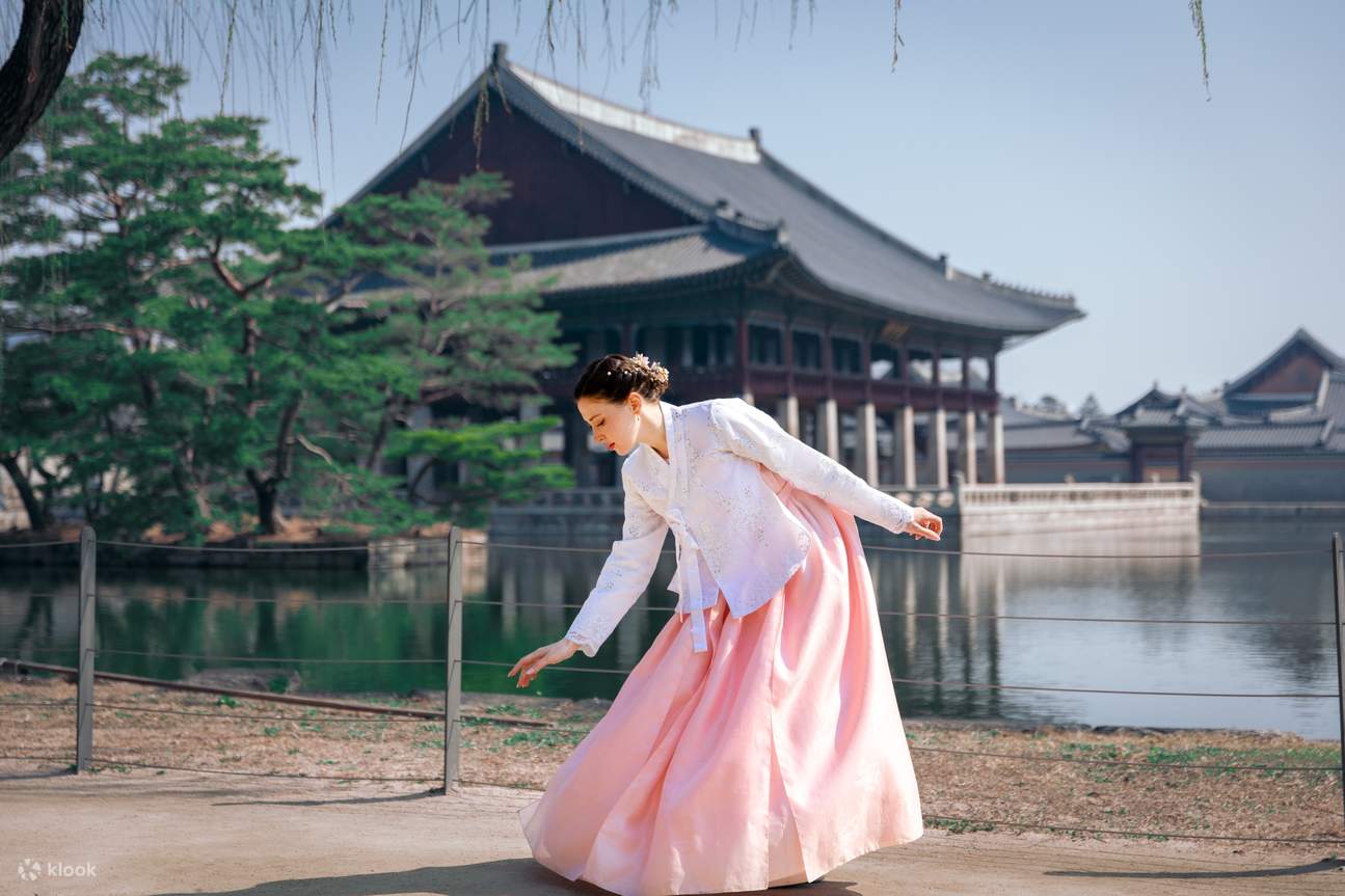 Gyeongbokgung K-drama Hanbok Experience by Daehanhanbok - Klook