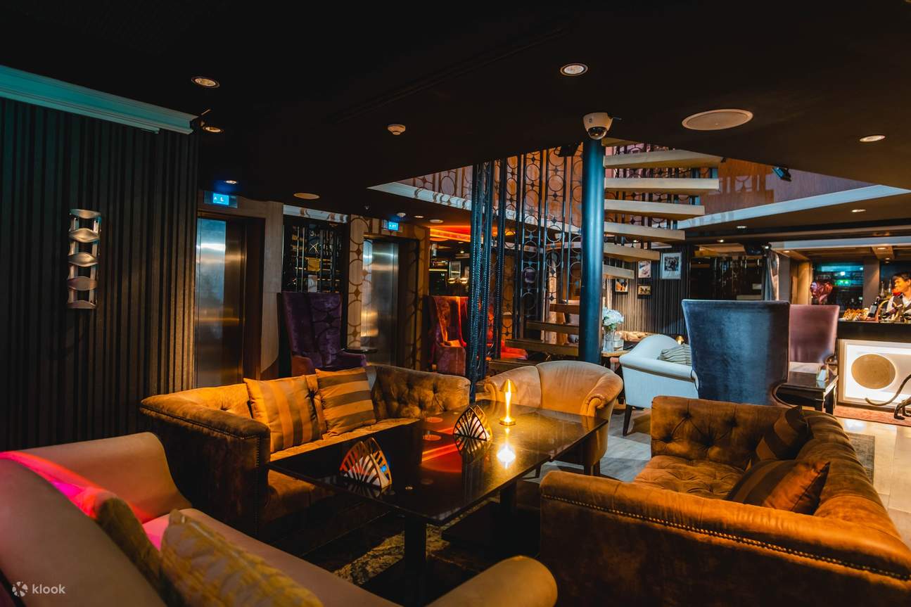 Axis&Spin Rooftop Sky Lounge and Bar in The Continent Hotel Bangkok ...