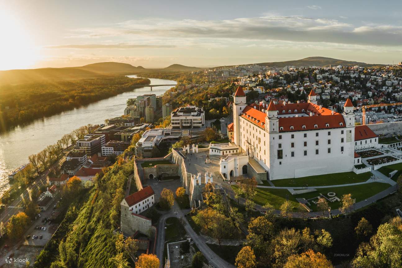 Fra Wien: Bratislava guidet dagstur med slotte og skjulte perler ...