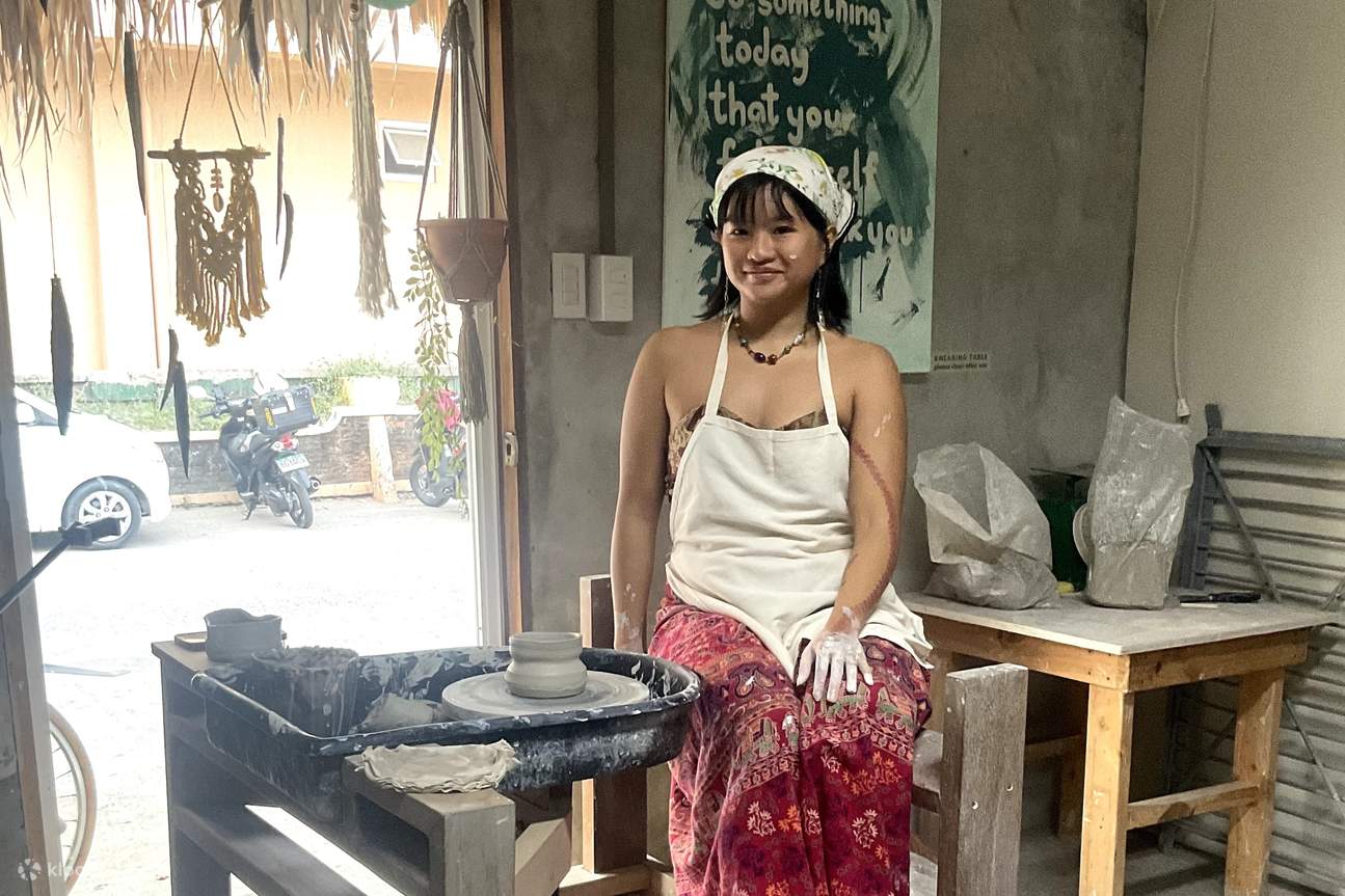 Xưởng gốm tại La Union của Putik Friends Pottery Studio & Cafe - Klook ...