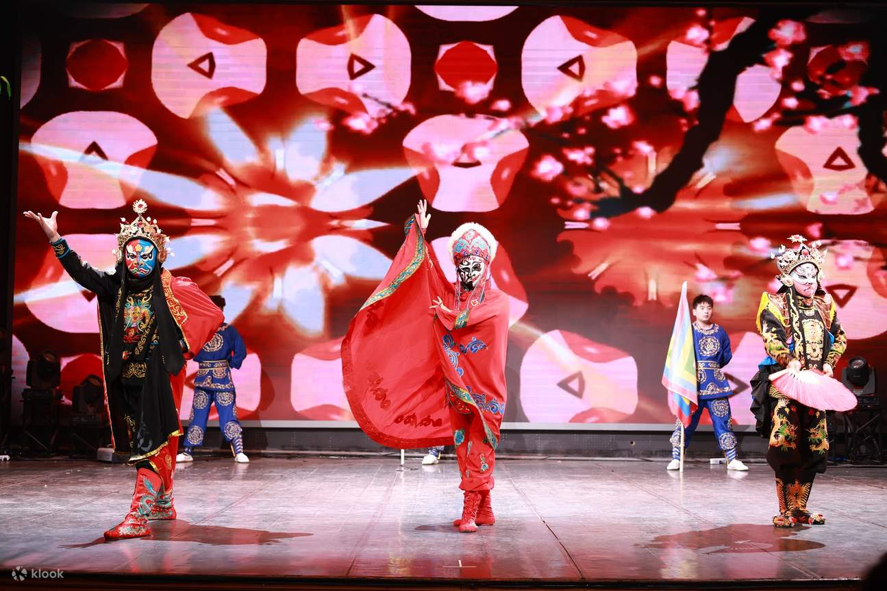 Chongqing Xishancheng Drama Performance (Sichuan Opera face-changing ...