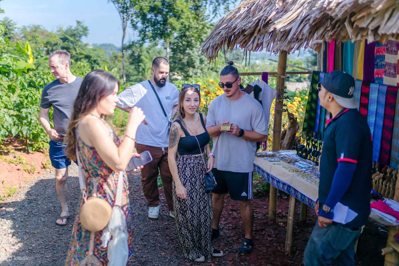 Temukan Kuil Putih, Rumah Hitam & Kuil Biru dari Chiang Mai - Klook ...
