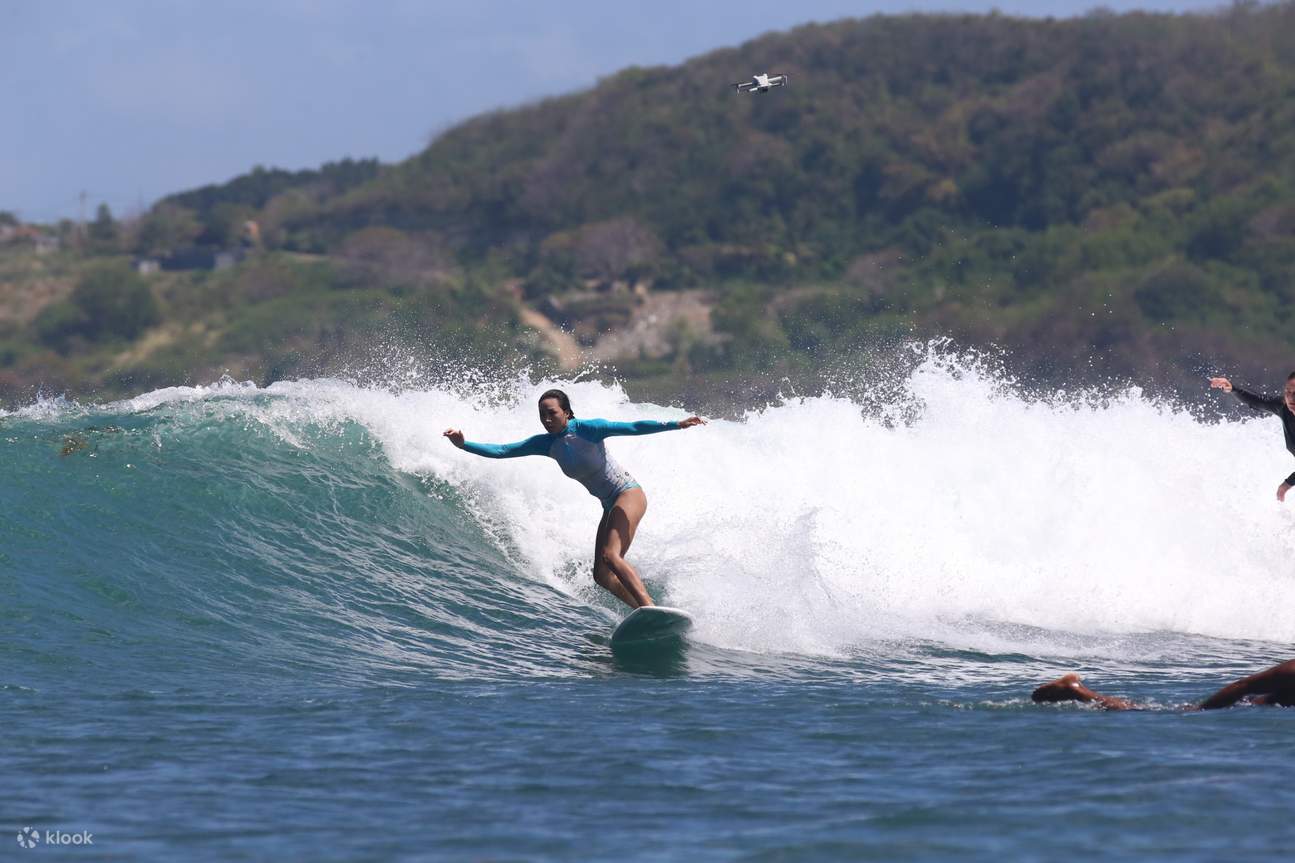 Pelajaran Selancar di Pantai Tanjung Aan Lombok oleh Nuna Surf School ...