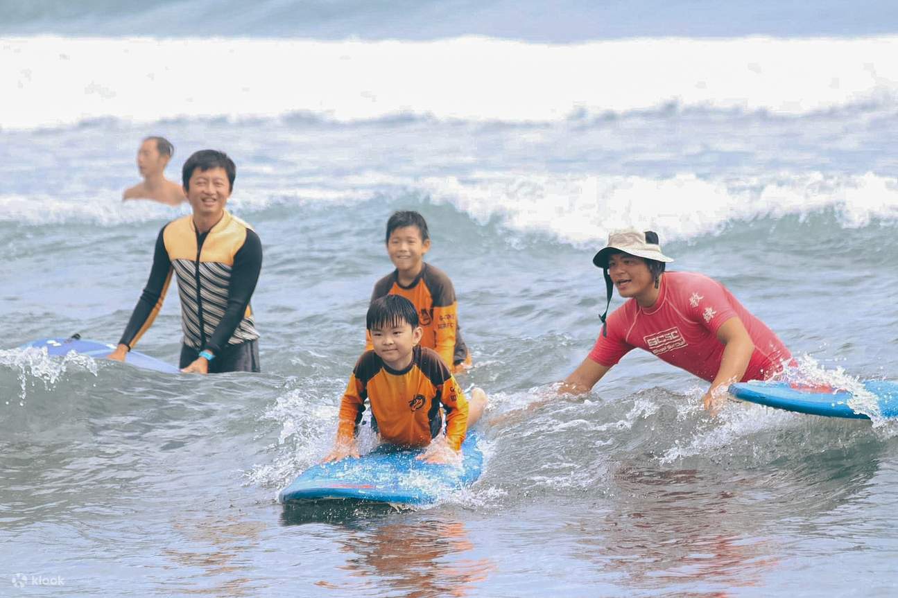 Yilan: Cool Surf Club Surfing Experience - Klook