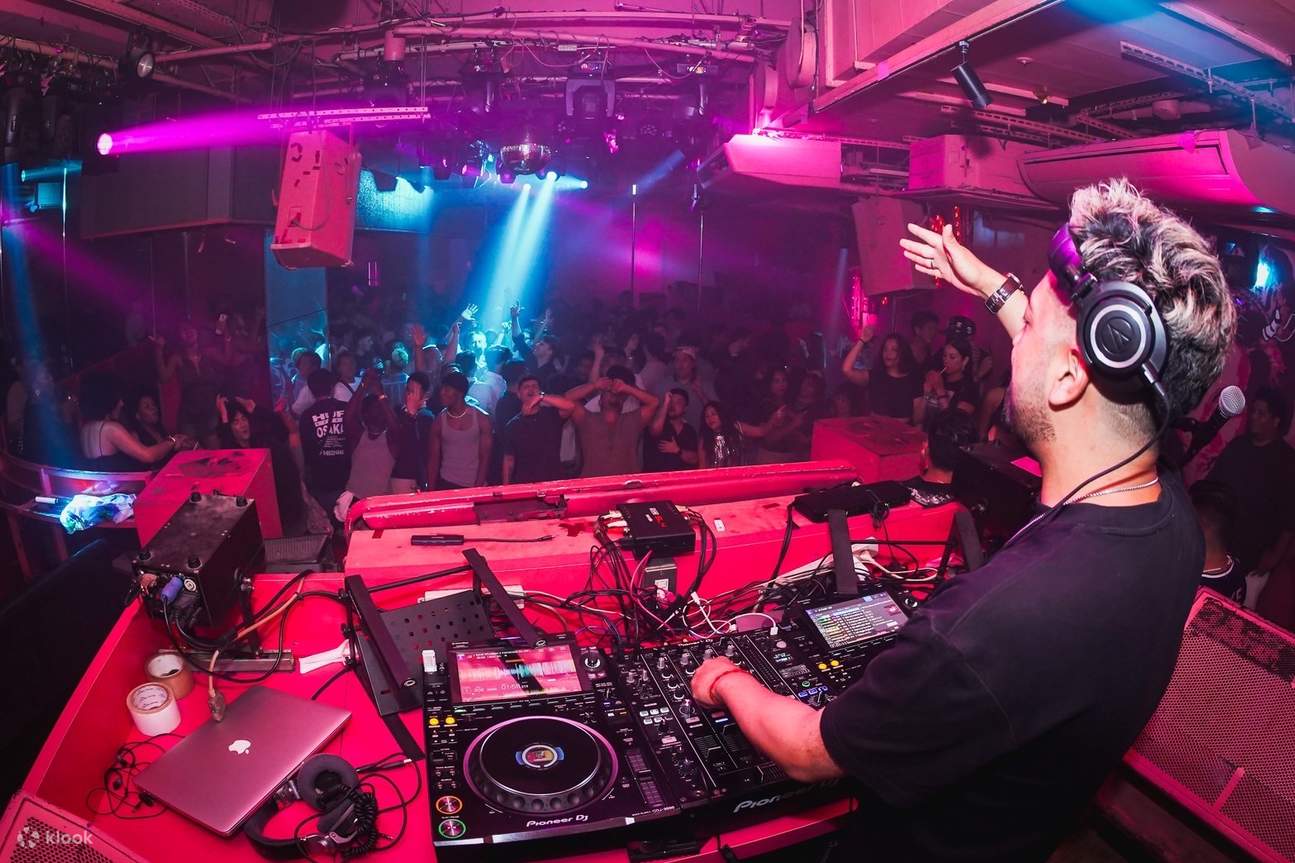 Experience the world of pink with your whole body: Japan's only VIP ...