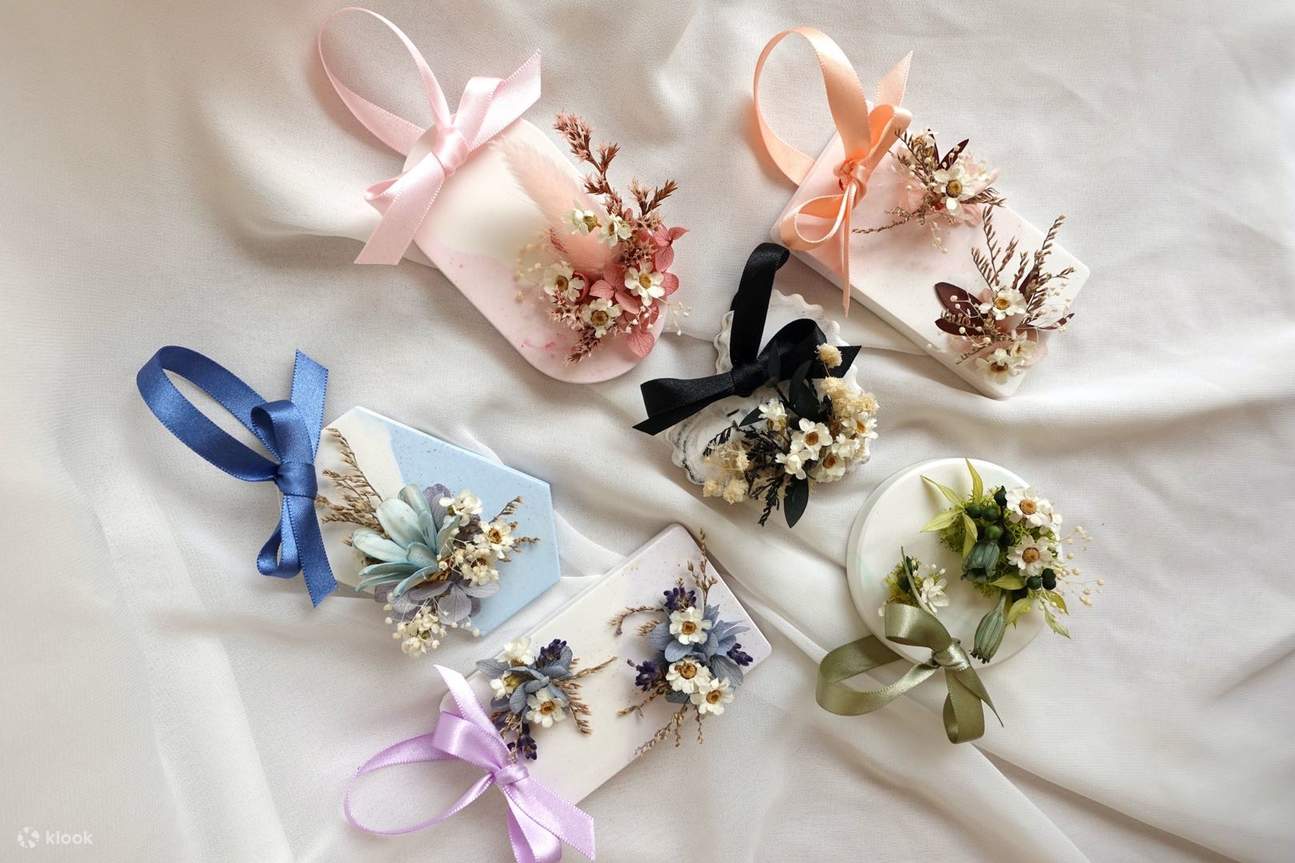 Taoyuan｜Flower Tablet Course: Making Floating Flowers - Klook