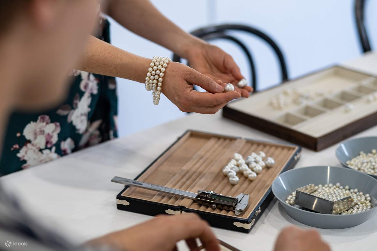 Pearl Grading Experience in Broken Bay - Klook