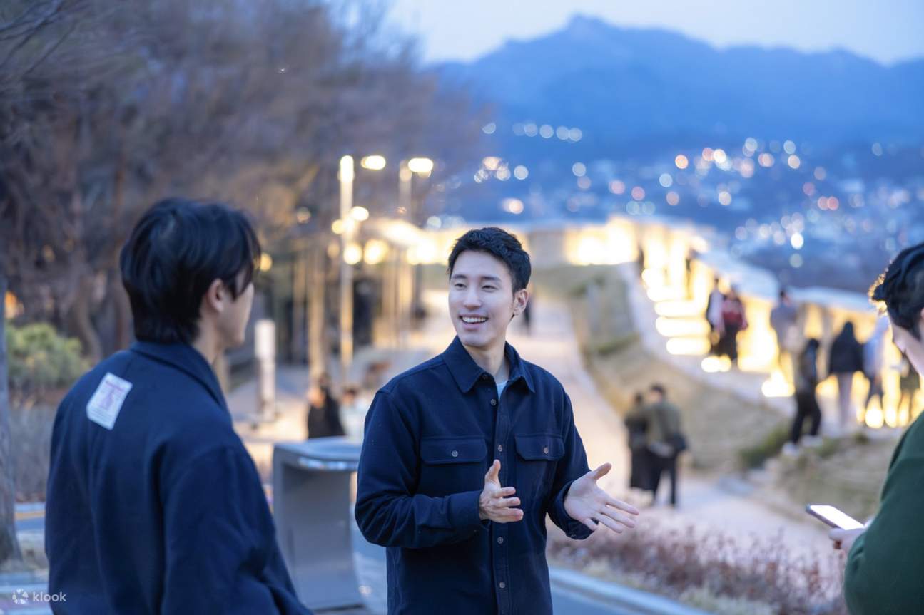 Seoul Moonlight Walking Tour with Local Historian - Klook Singapore