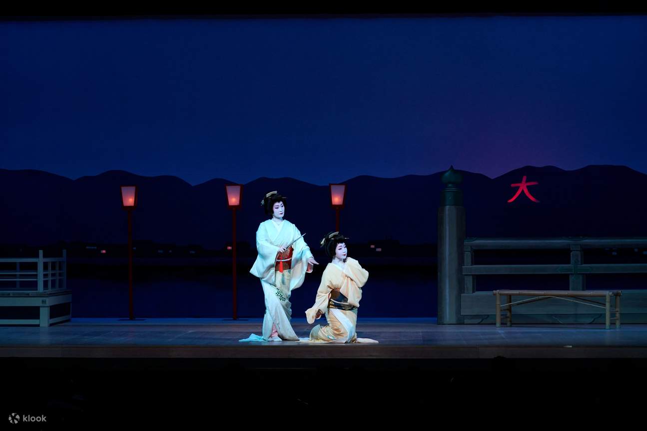 (Kyoto) Traditional Japanese dance performance by geisha and maiko ...