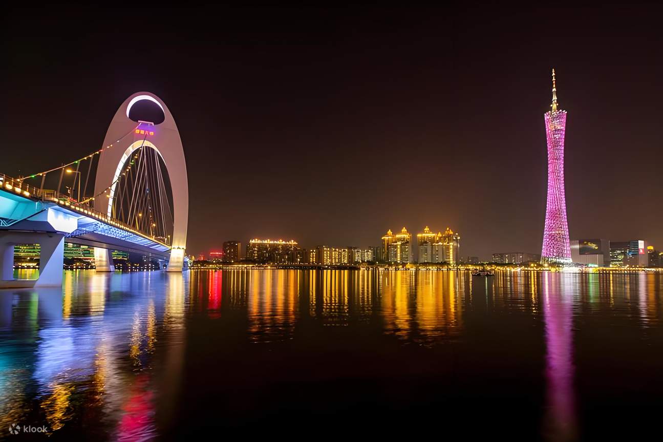 Tour nocturno privado guiado por Guangzhou: Torre de Cantón y crucero ...