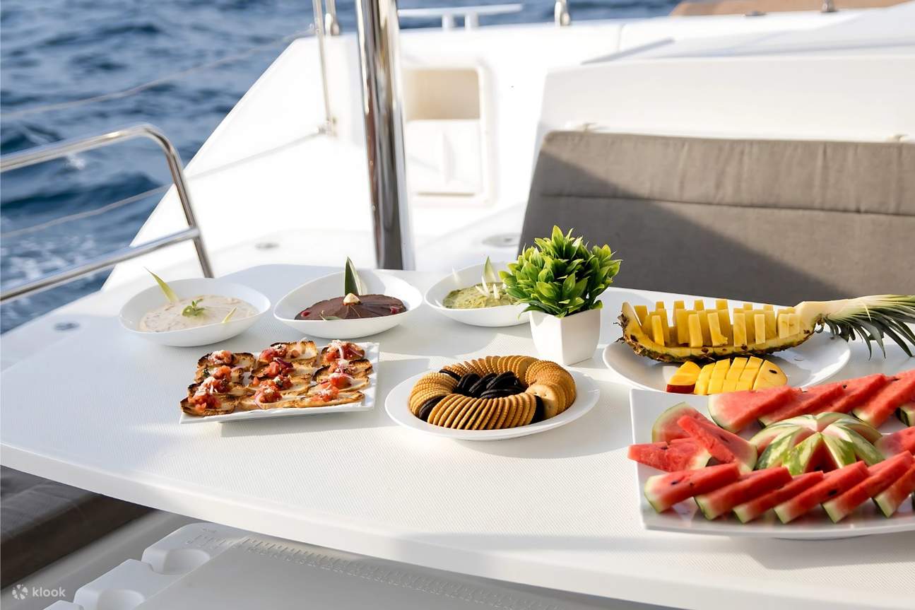 Costa Rica Catamaran: Private Tour with Snorkel & Drinks - Klook India
