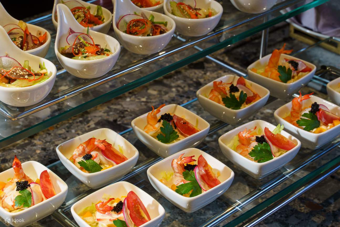 Prasmanan Makanan Laut di L7 West Lake Hanoi by Lotte - Restoran ...