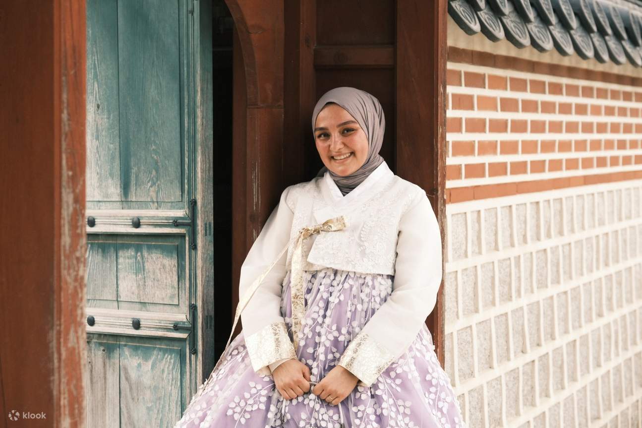 K-Pop Fantasy: Hanbok Photoshoot at Gyeongbokgung - Klook