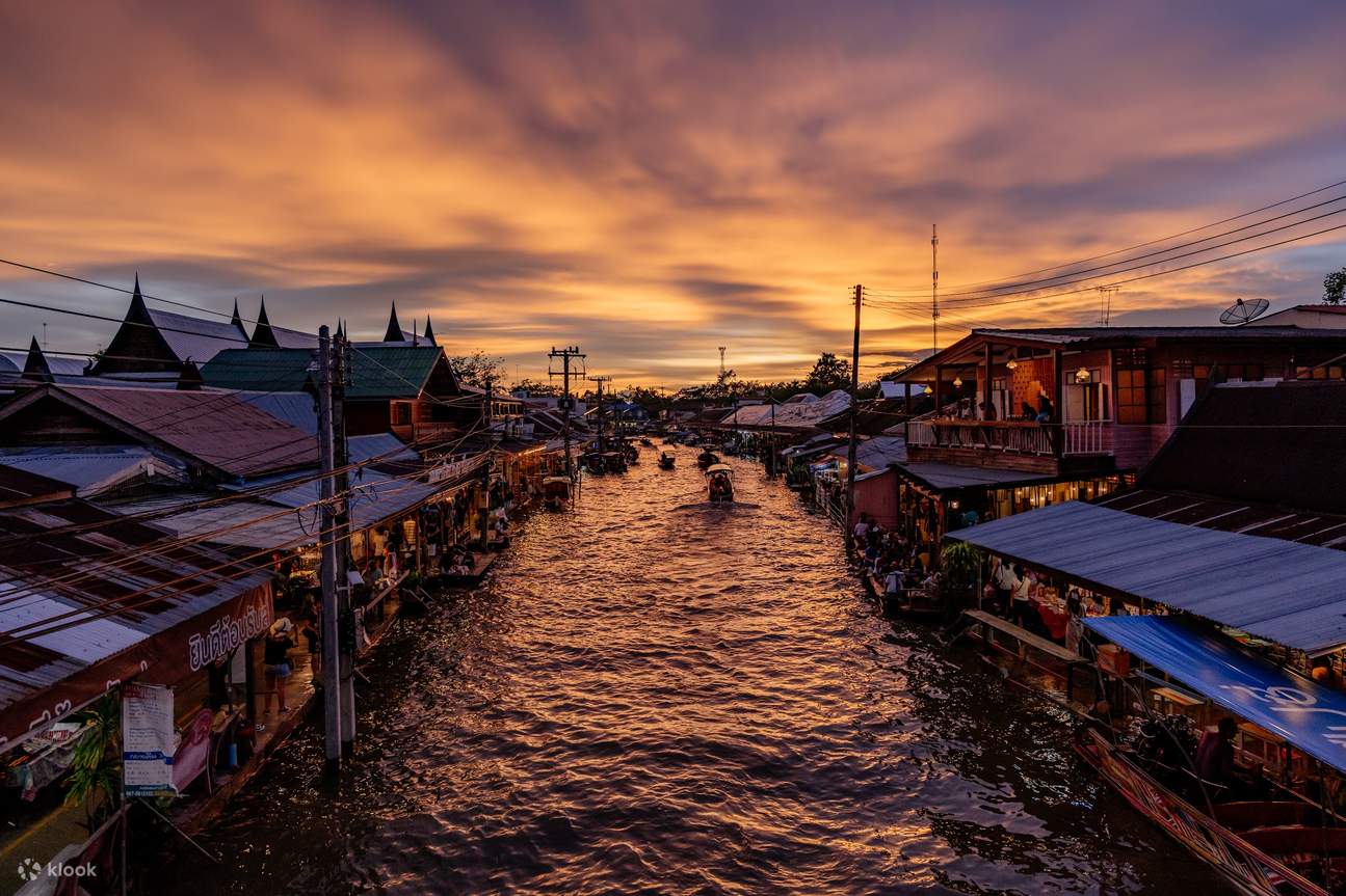 Excursión de un día al mercado flotante de Amphawa y la ciudad antigua - Klook Estados Unidos