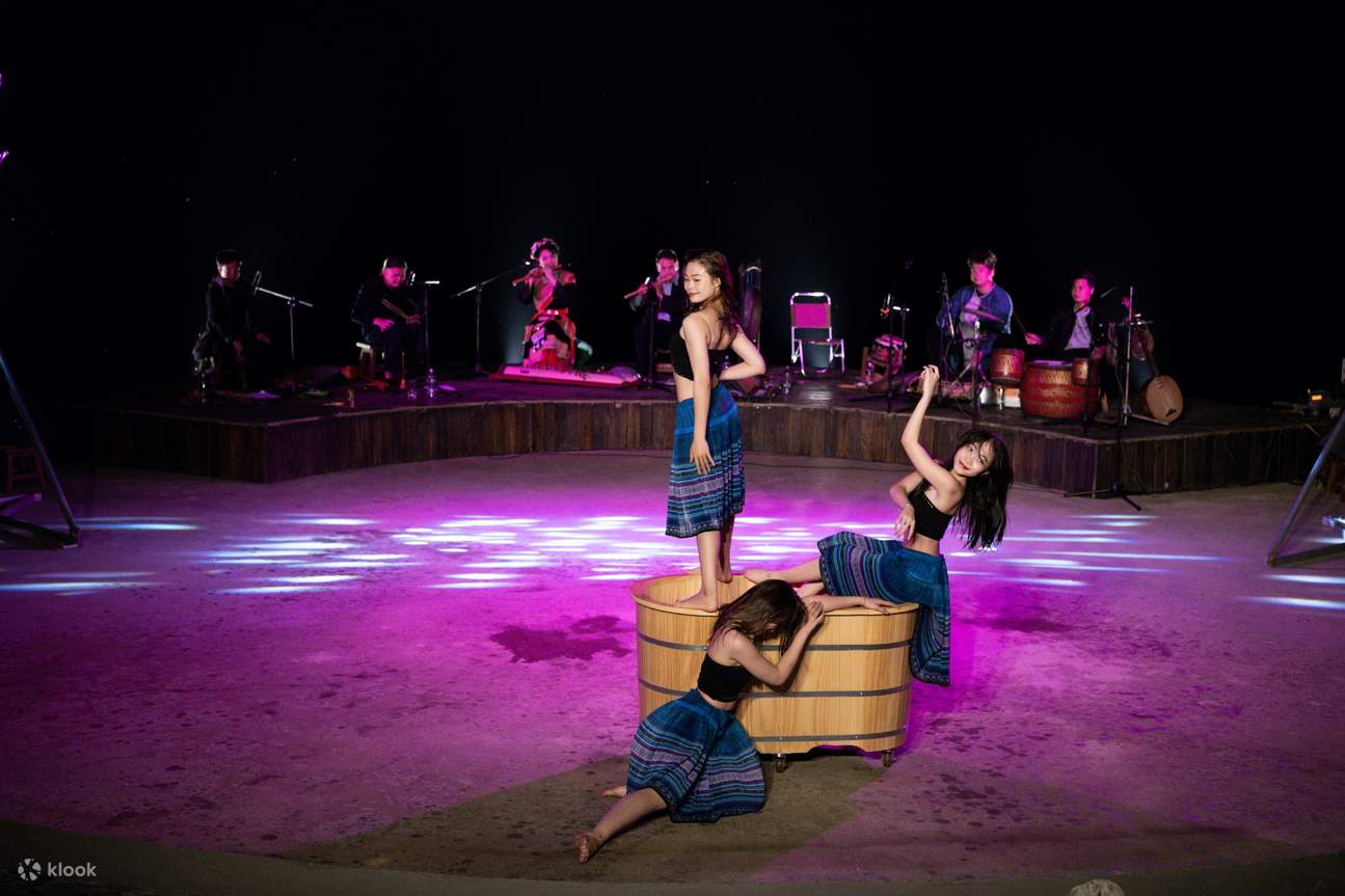 Tus De Liab Cabaret Show Ticket in Sapa - Klook Hong Kong