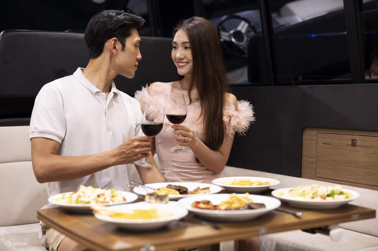 Pengalaman Makan Yacht Persendirian Mewah Ha Long Bay - Klook Amerika ...