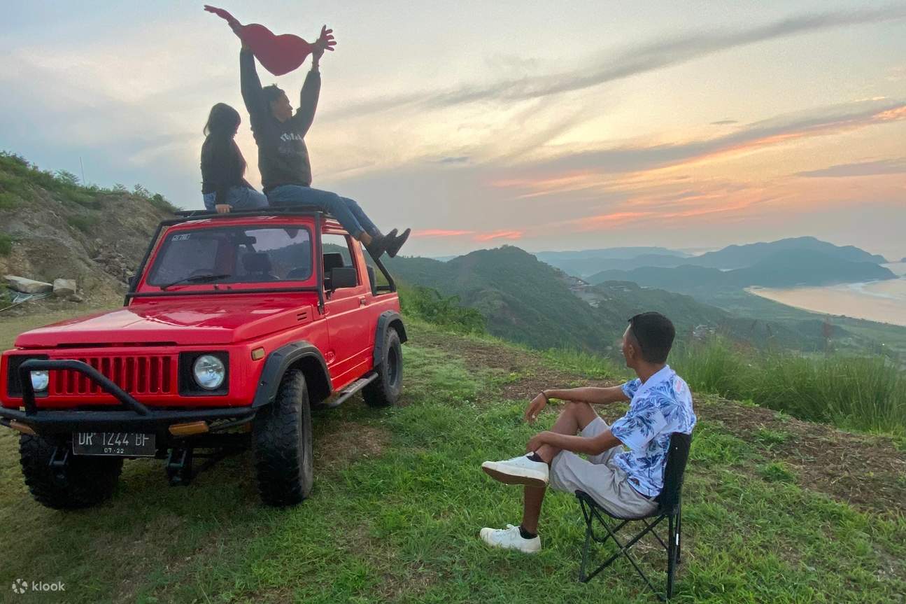 Lombok Jeep Sunrise Tour di Lancing Hill bersama Fotografer - Klook Indonesia
