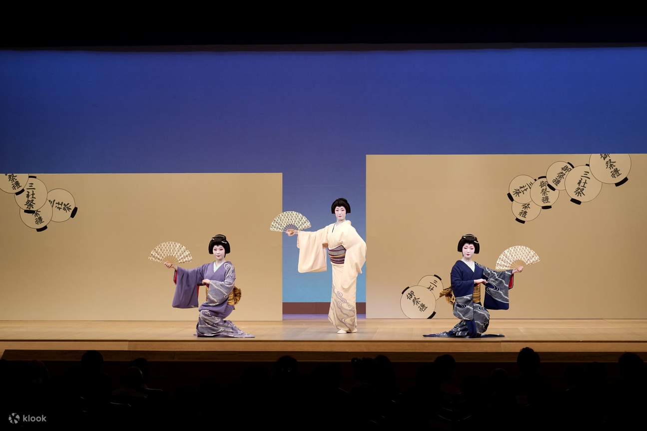 (Kyoto) Traditional Japanese dance performance by geisha and maiko ...