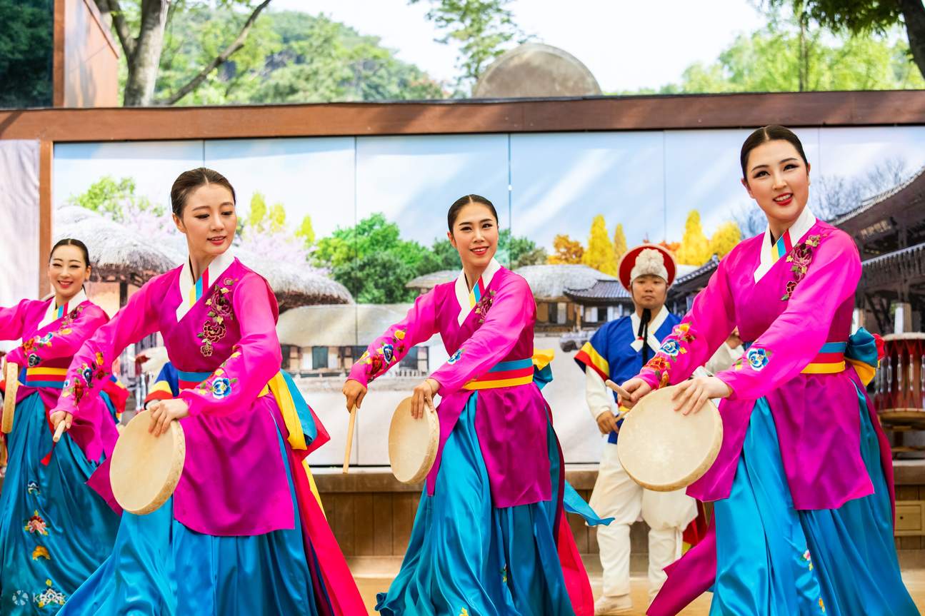 Yongin Korean Folk Village + Han River Night Music Cruise one day tour ...