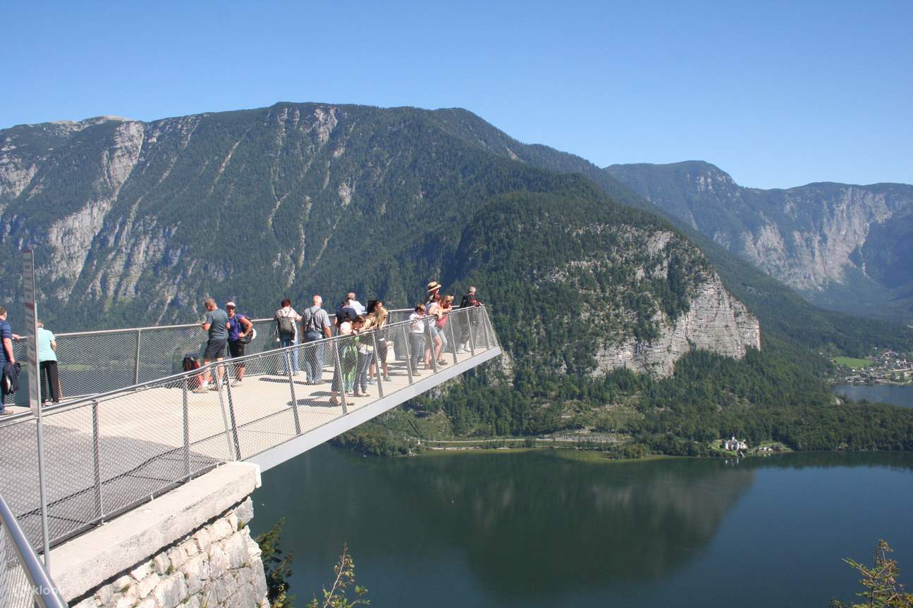 Tur satu hari ke Hallstatt dengan skywalk lift atau naik perahu dari ...