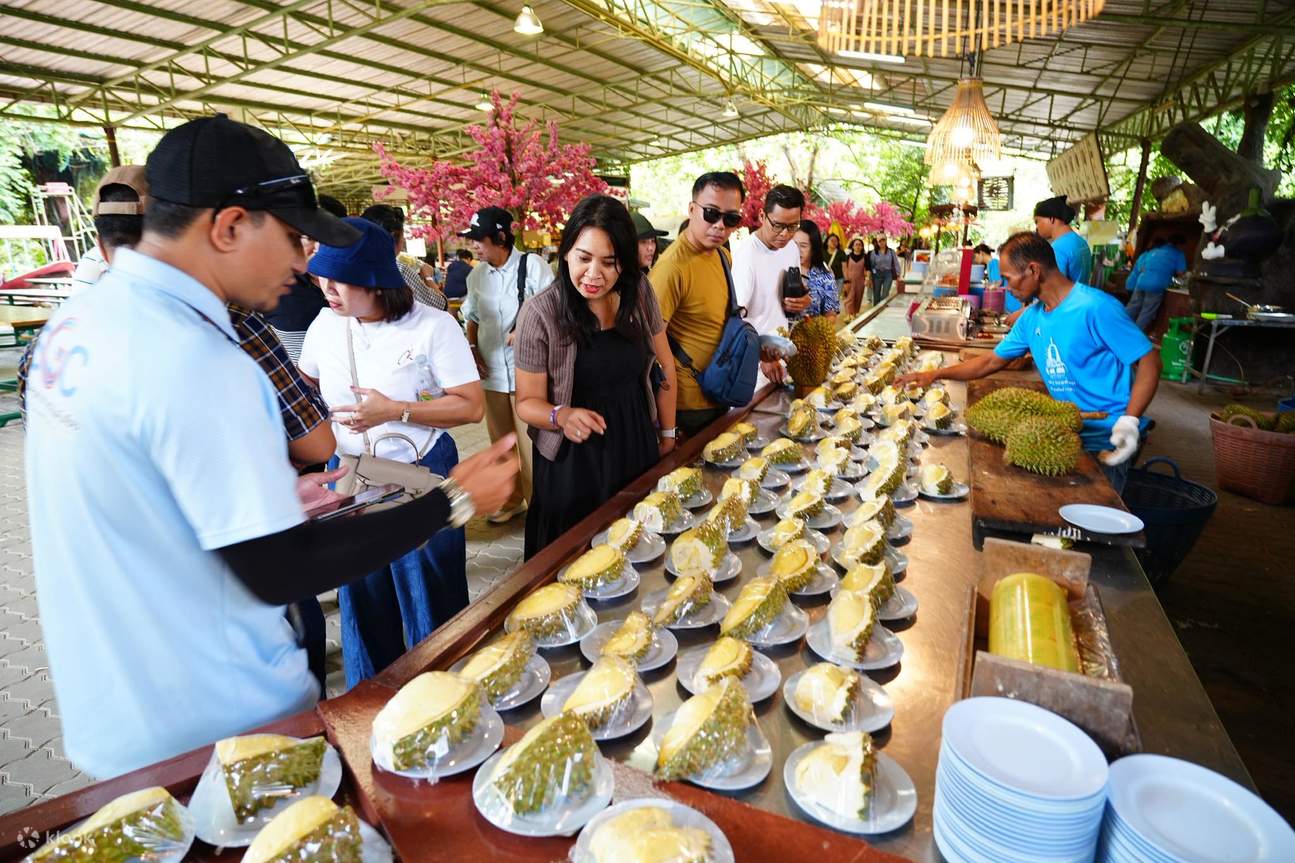 Một ngày trọn vẹn ở Pattaya-Rayong với tiệc buffet sầu riêng tại Suphattraland Farm - Klook Việt Nam