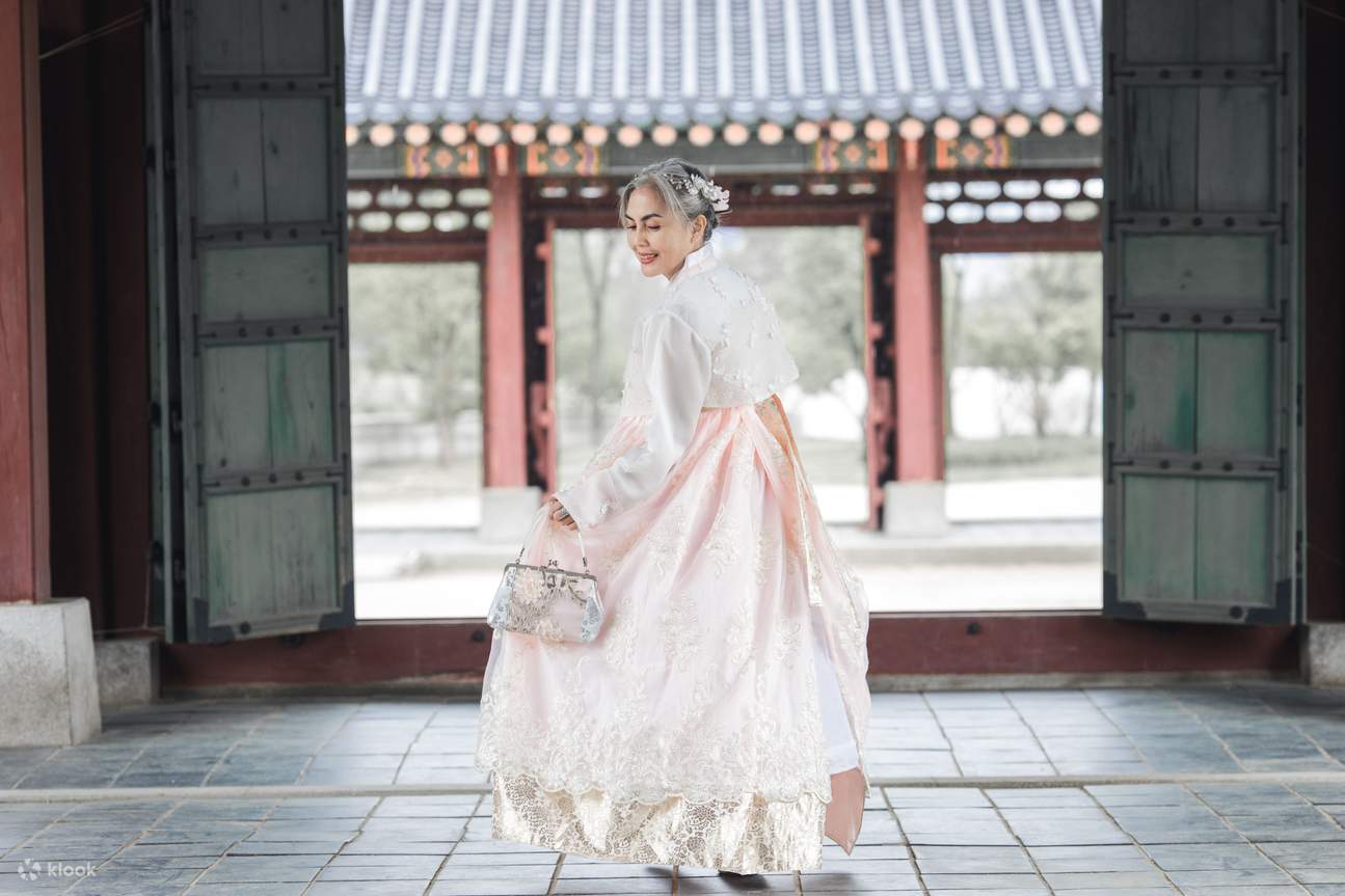 Gyeongbokgung K-drama Hanbok Experience by Daehanhanbok - Klook Australia