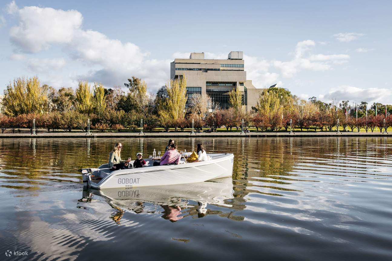 Canberra Private Day Tour - Klook Australia