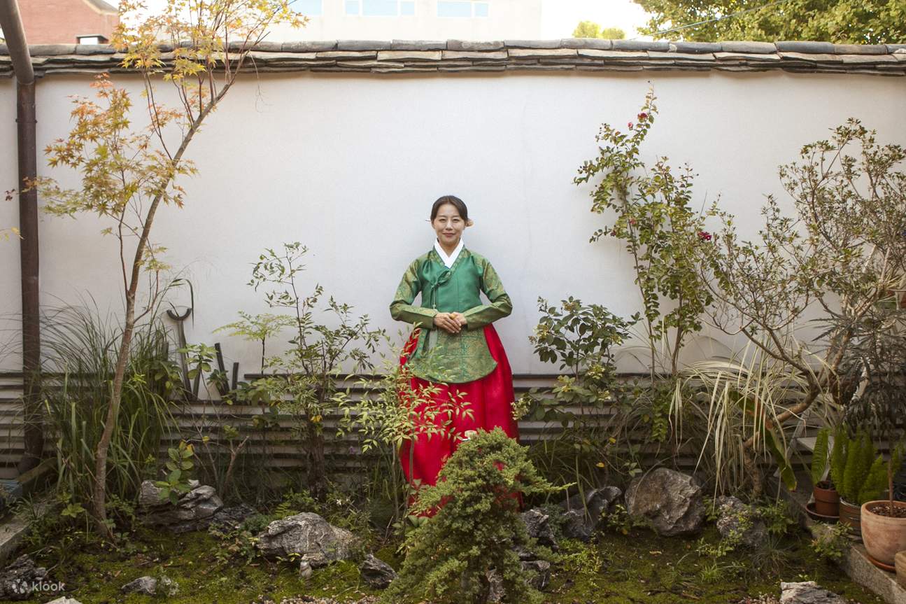 Photoshoot Experience in a Century Old Hanok With Traditional Tea - Klook
