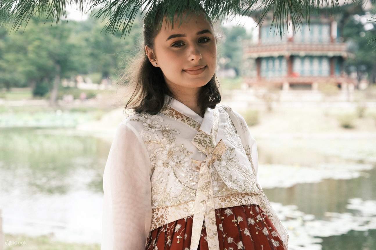 K-Pop Fantasy: Hanbok Photoshoot at Gyeongbokgung - Klook
