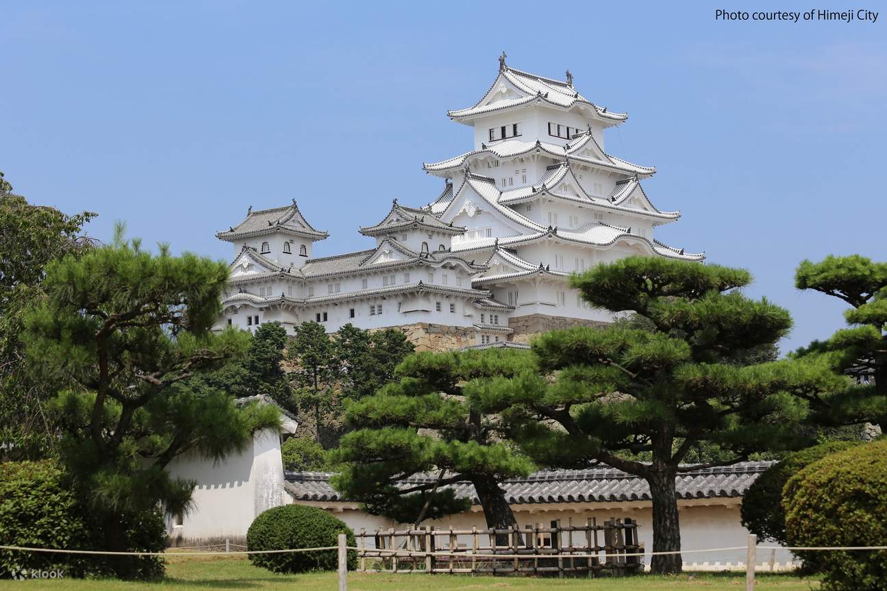 World Heritage Himeji Castle & Akashi Kaikyo Bridge Walking Tour ...