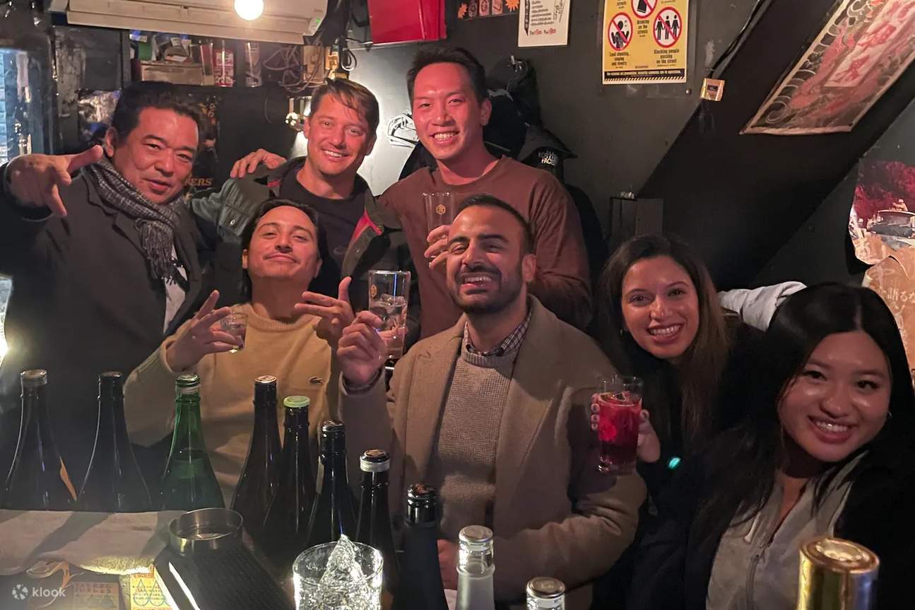 新宿區東京當地酒吧和居酒屋爬行晚間之旅 Klook香港