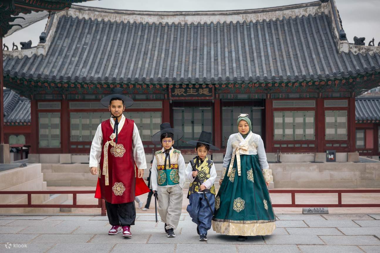 Gyeongbokgung K-drama Hanbok Experience by Daehanhanbok - Klook