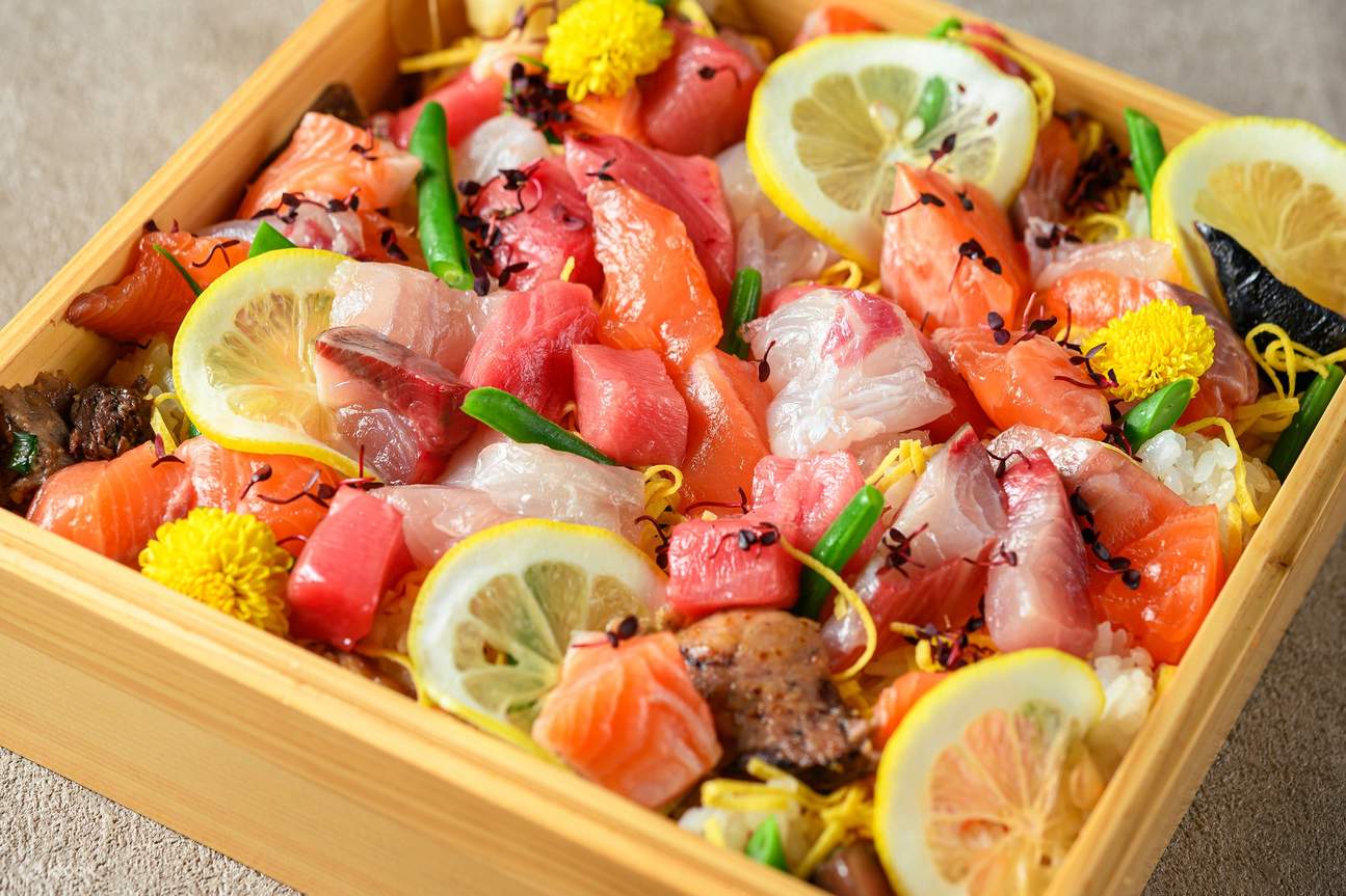 Tokyo Toyosu Fish Market Tuna Auction with Fresh Seafood Buffet Tour ...