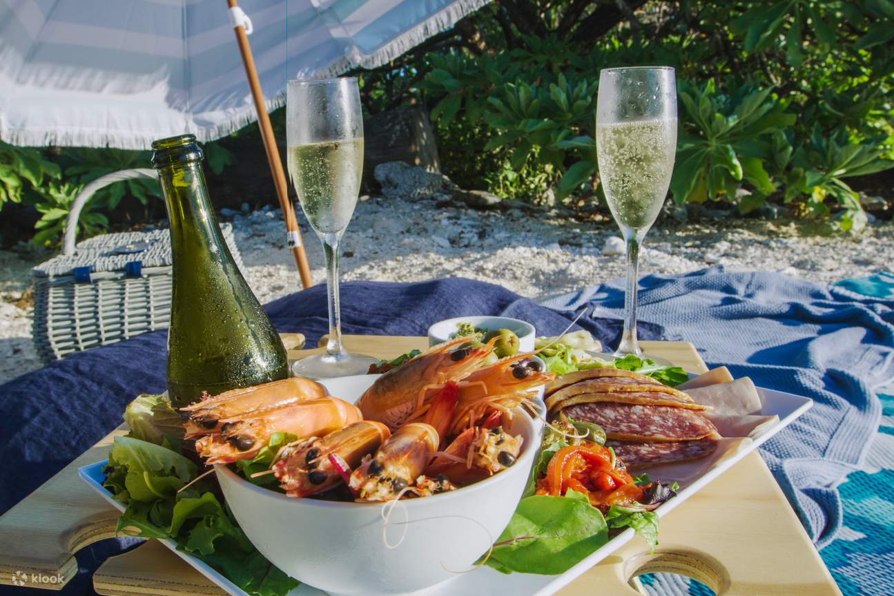 Lady Elliot Island & Great Barrier Reef Day Tour from Agnes Water - Klook