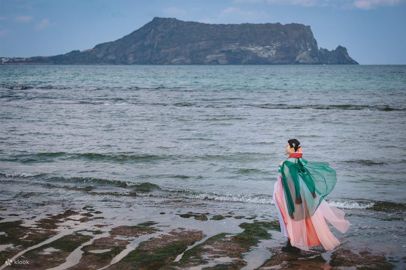 Pengalaman Pemotretan Luar Ruangan dengan Hanbok Tradisional di Pulau ...
