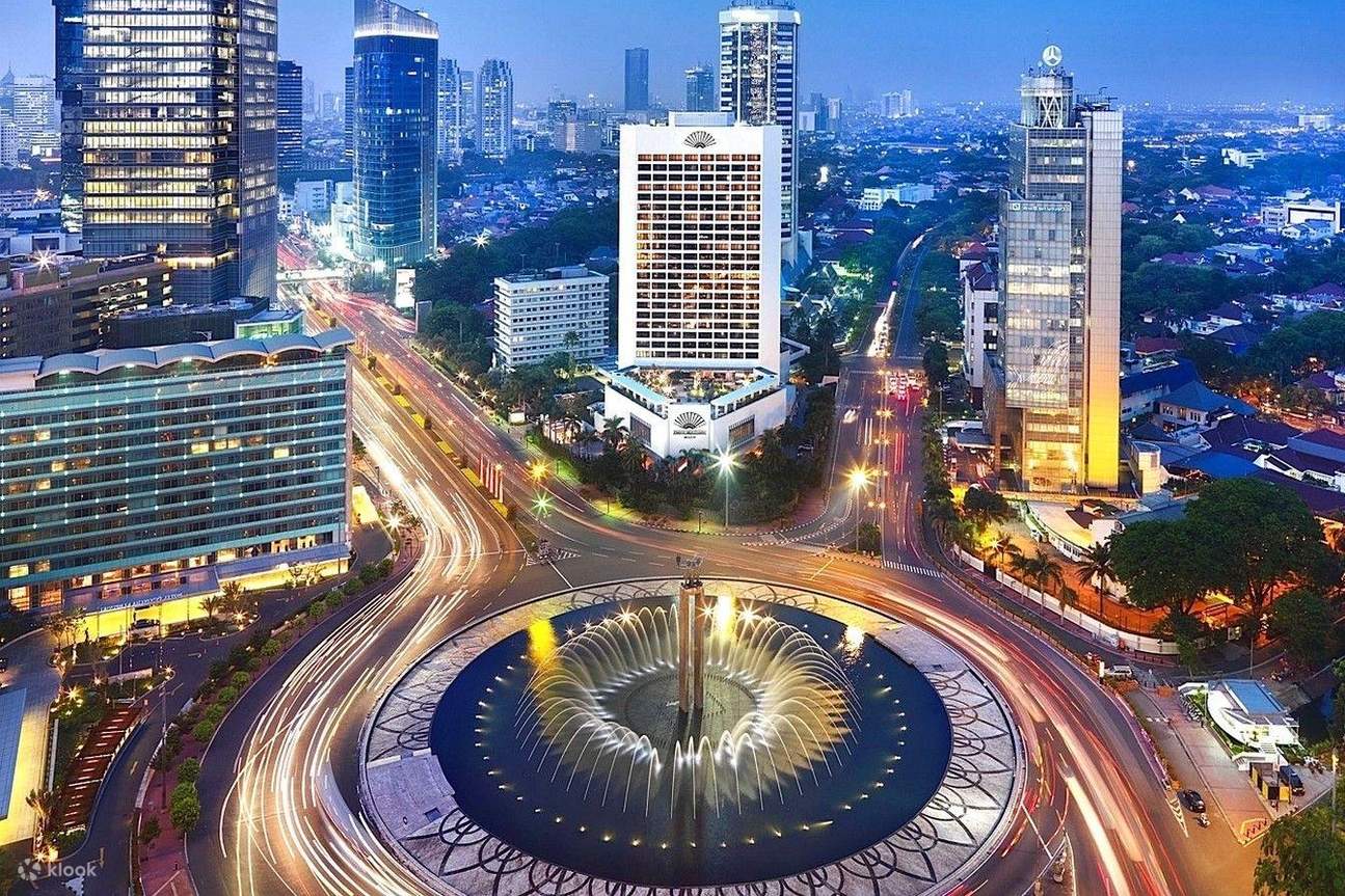 Jakarta Night Tour : Guided Sightseeing & Street Food Experience - Klook