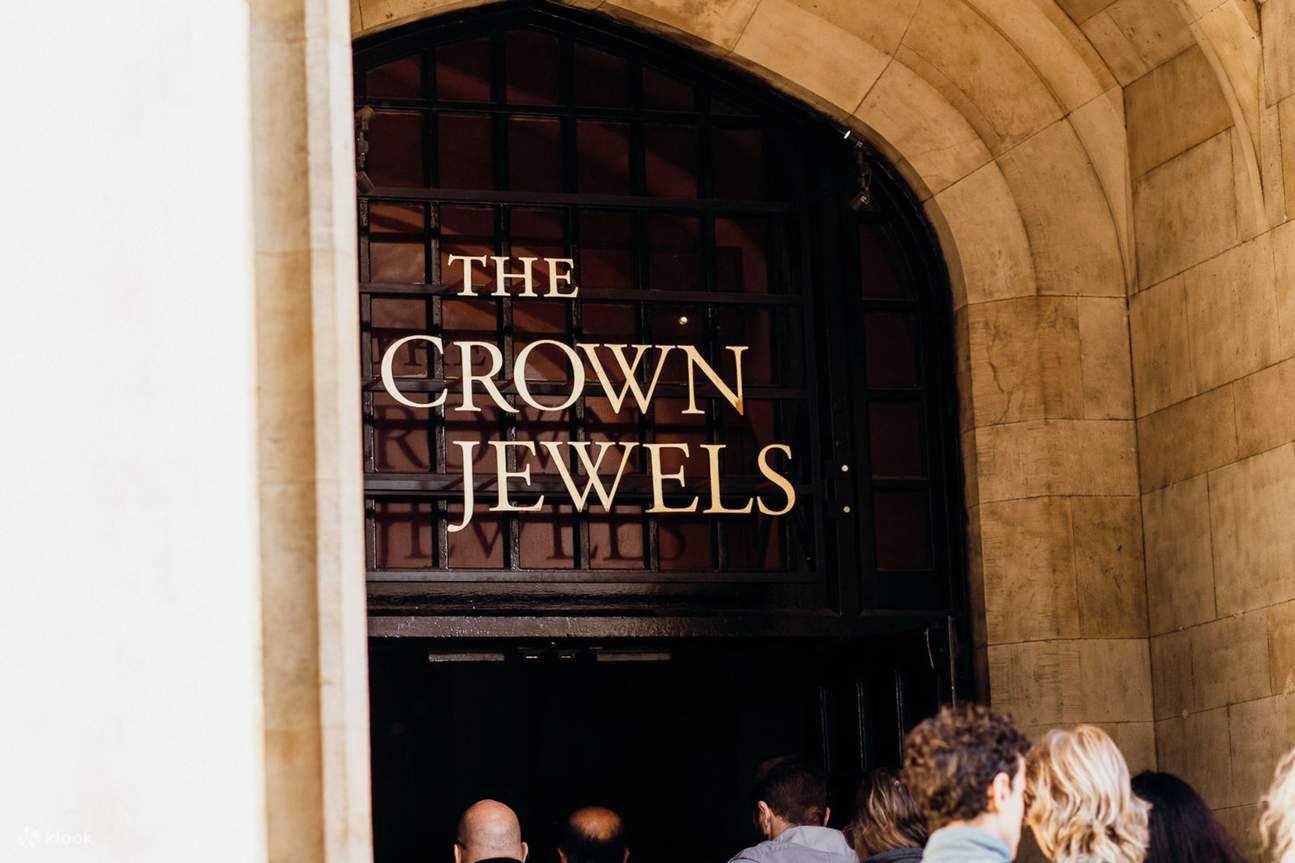 Tower of London Tour with Crown Jewels Early Access & River Cruise - Klook