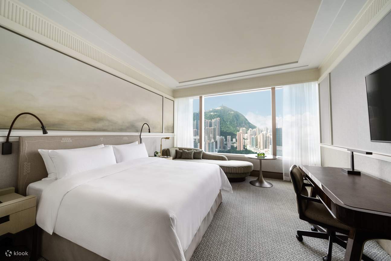 Island Shangri-La, Hong Kong with Daily breakfast and Buffet dinner for ...