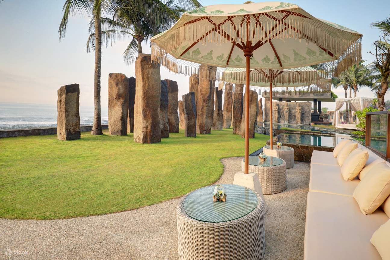 Restaurant Standing Stones et salon de plage à Bali - Klook États-Unis