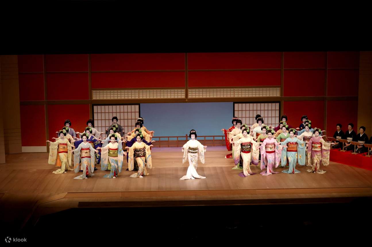 (Kyoto) Traditional Japanese dance performance by geisha and maiko ...