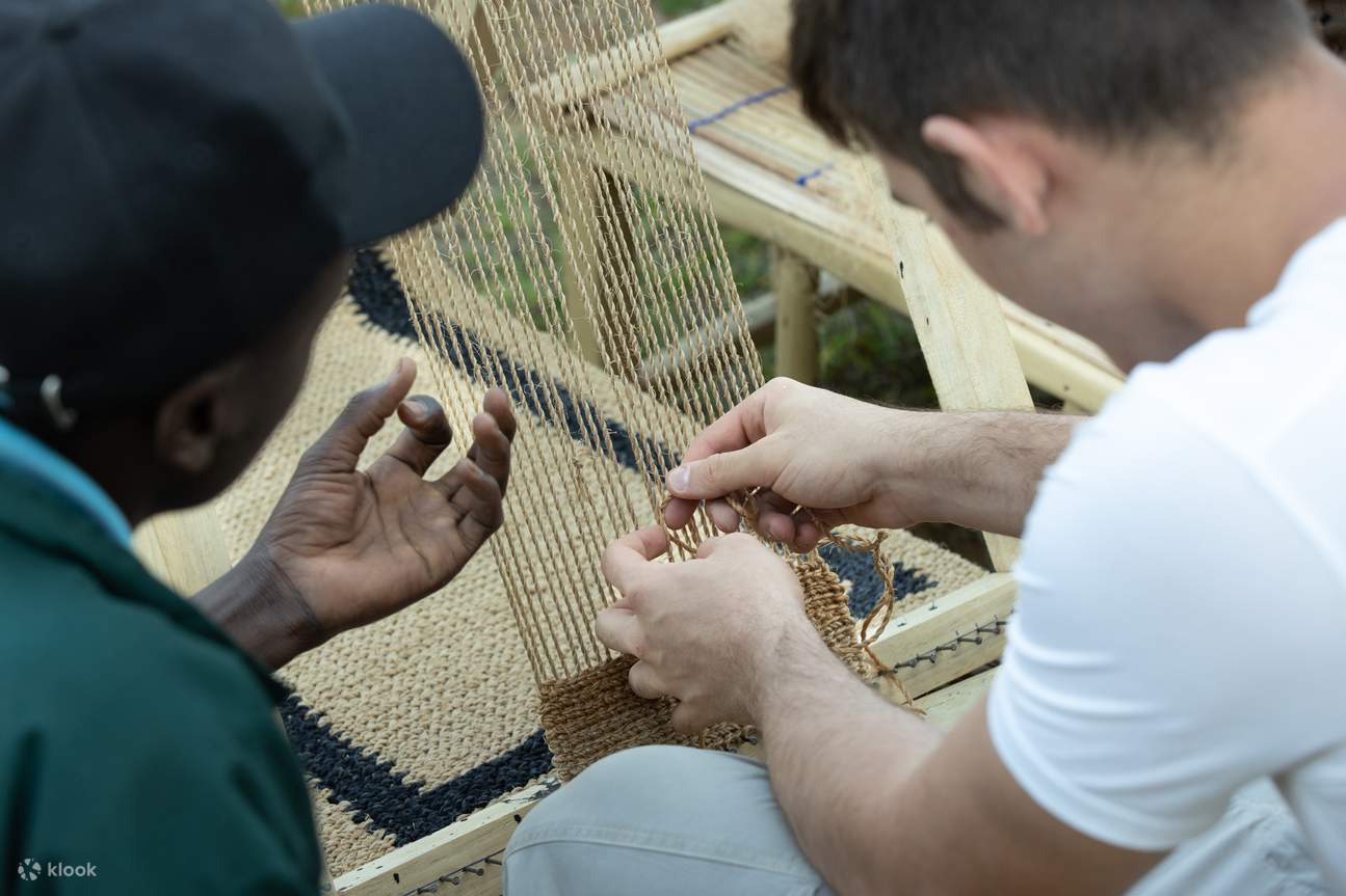 Tenun Karpet Tradisional (Ikirago) dengan pemandangan yang menakjubkan ...